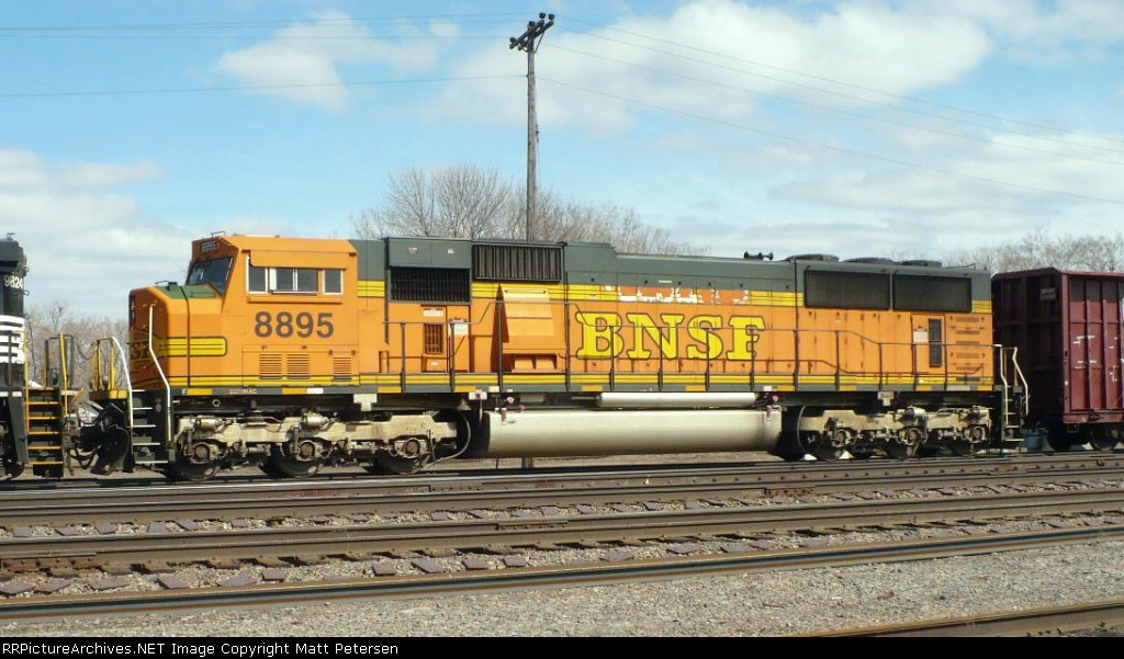 BNSF 8895